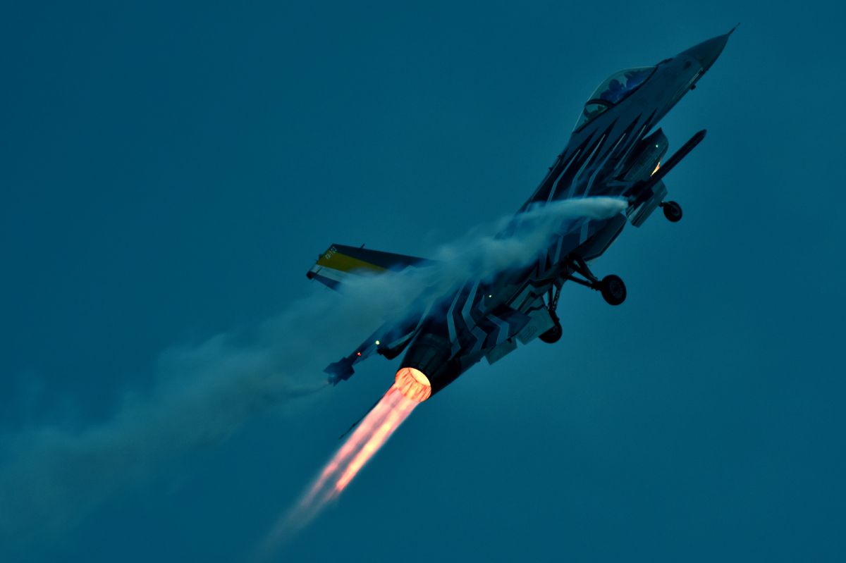 Sunset flight 』 | GANREF