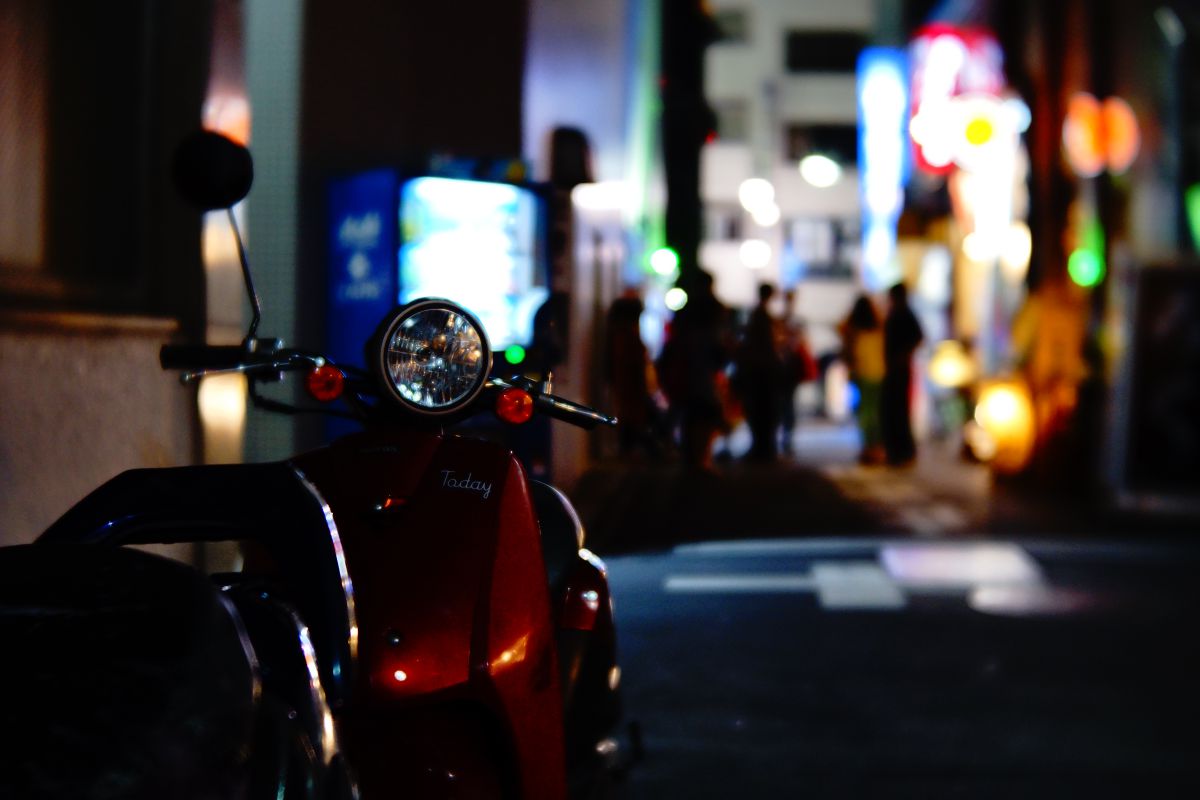 Red scooter | GANREF