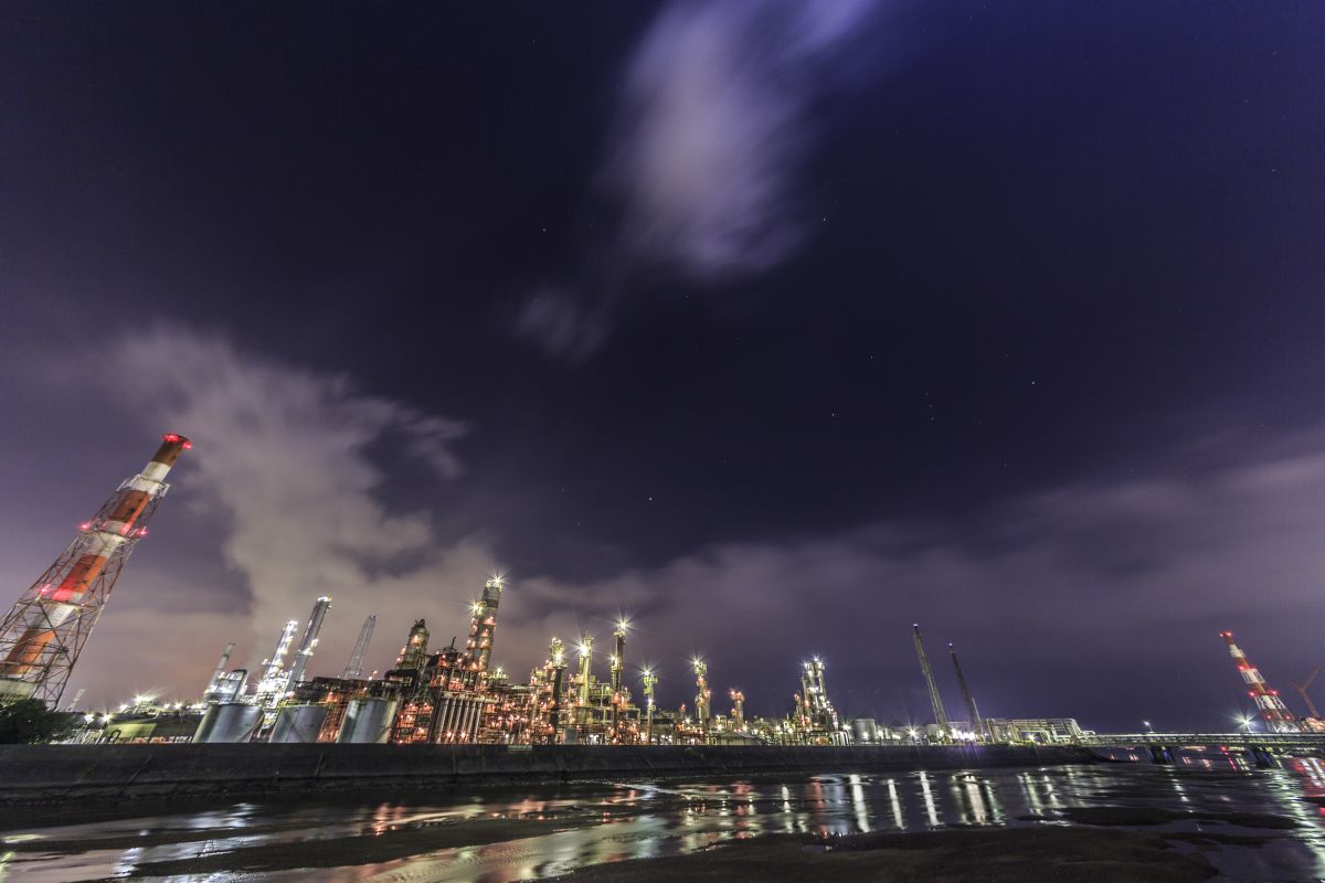 Factory light mania. | GANREF