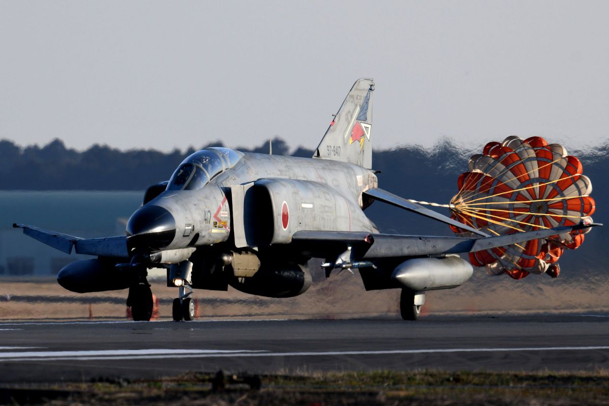 302飛行隊 F-4EJ改 百里基地 ウエストランディング | GANREF