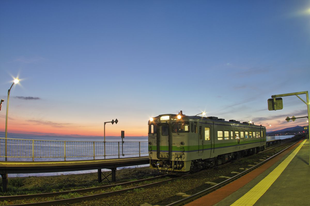 sunset train | GANREF