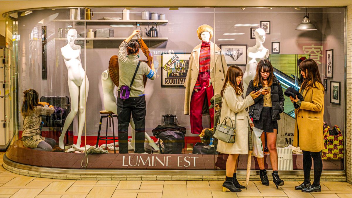 **side the frame | GANREF