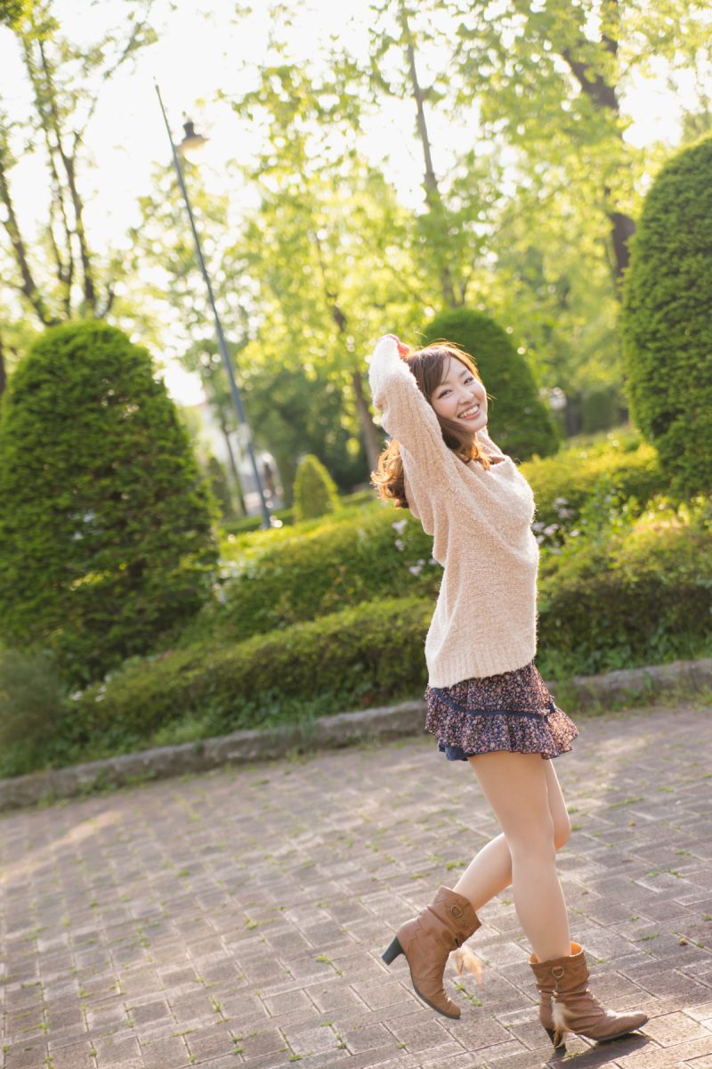 Walking, Posing | GANREF