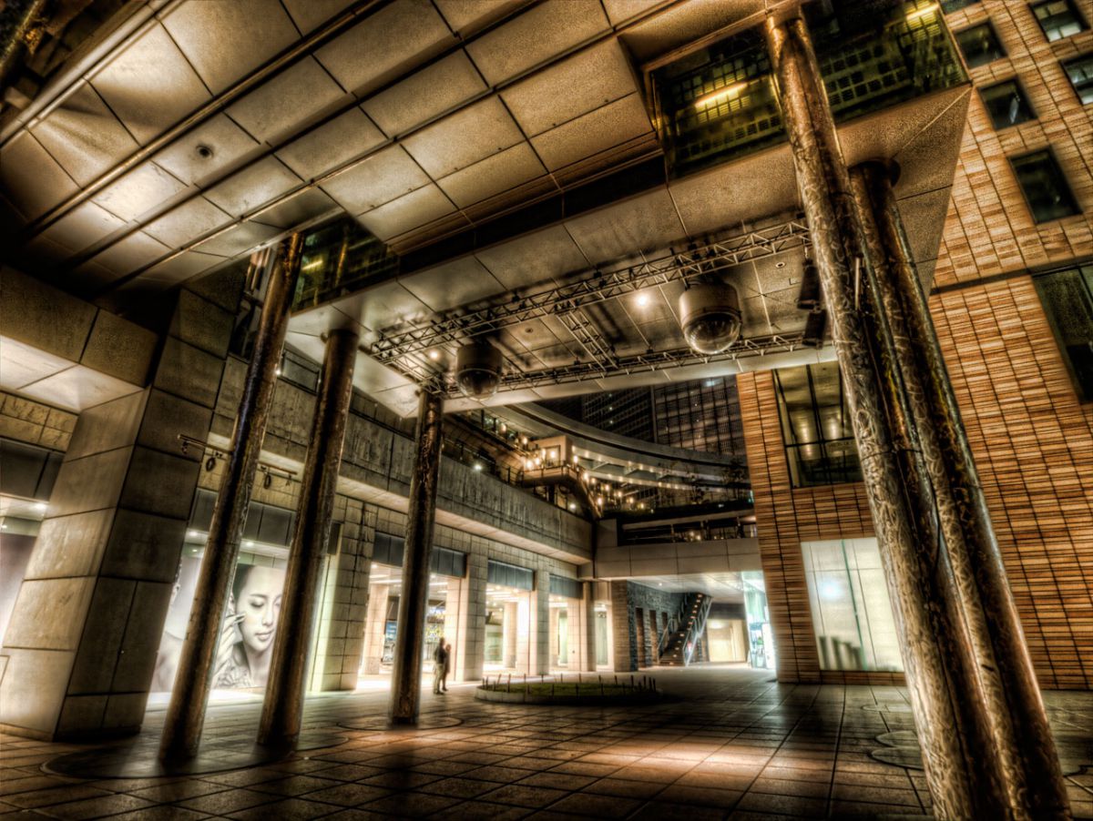 GIRL Hiding | GANREF