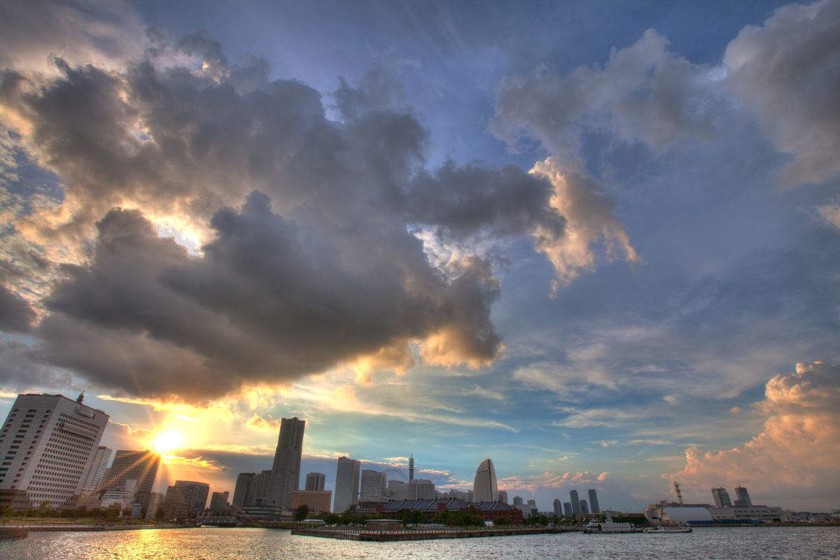 「雲とお日さま」by横浜 (HDR ver) | GANREF