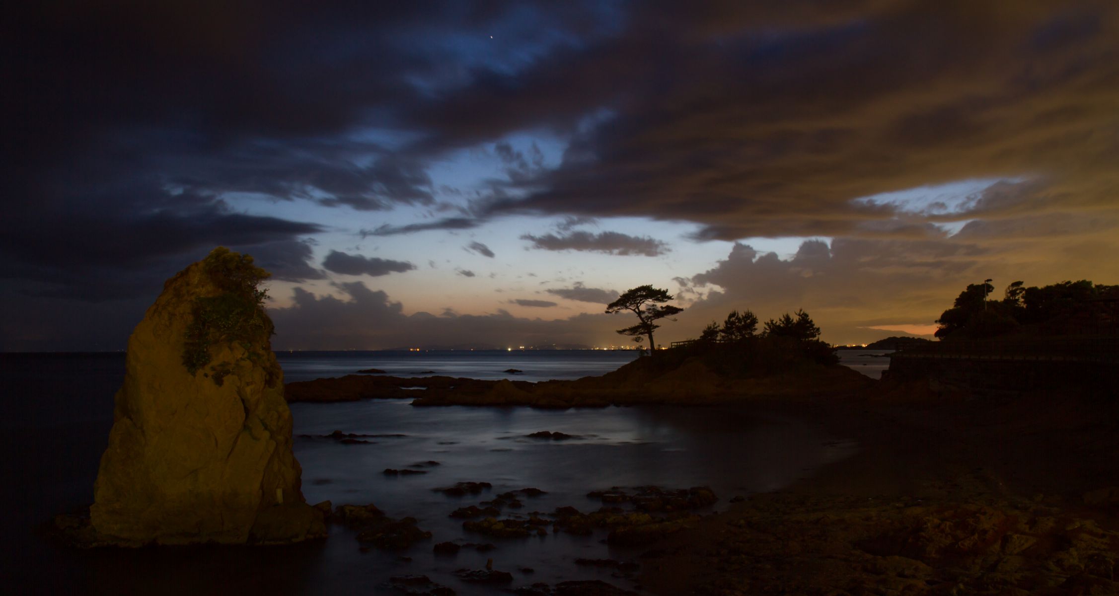 秋谷の立石2013/0507/19:17 | GANREF