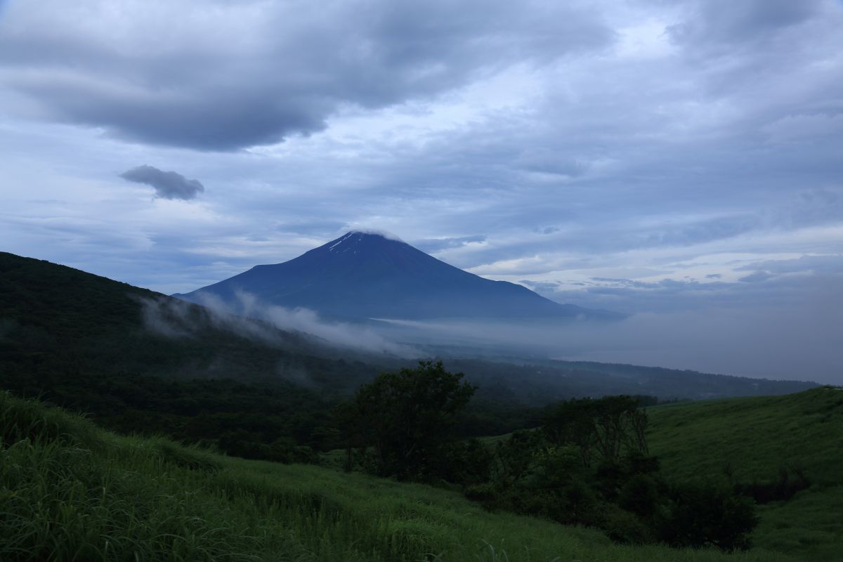 暗雲垂れ込める | GANREF