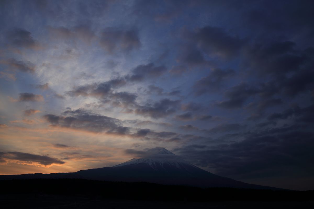 雲間の夜明け | GANREF