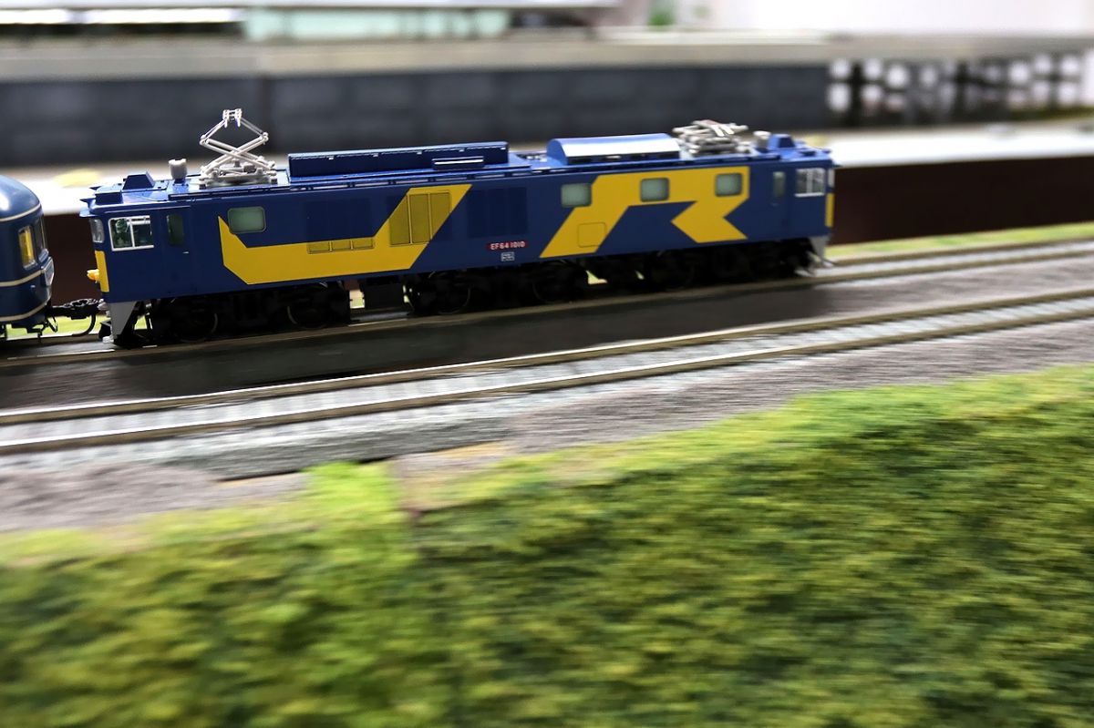 "流し撮り"風。。。（「EOS M5」試作機） | GANREF