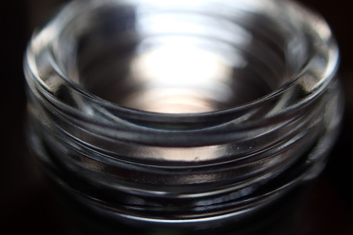 The neck of a bottle | GANREF