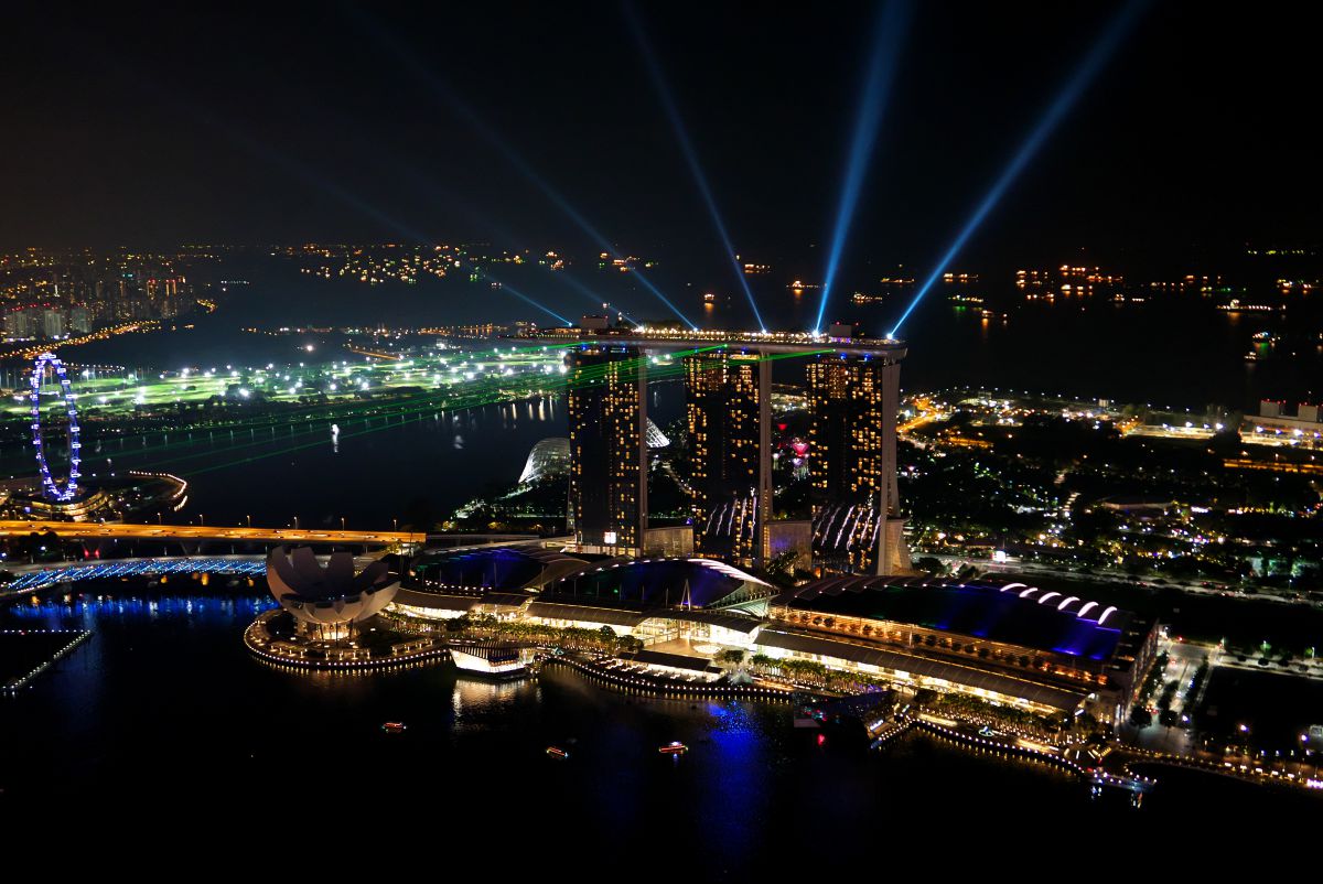 1 Altitude Rooftop Bar 62F | GANREF