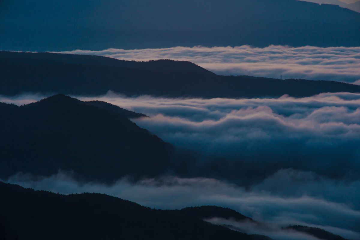 A solemn sea of clouds | GANREF