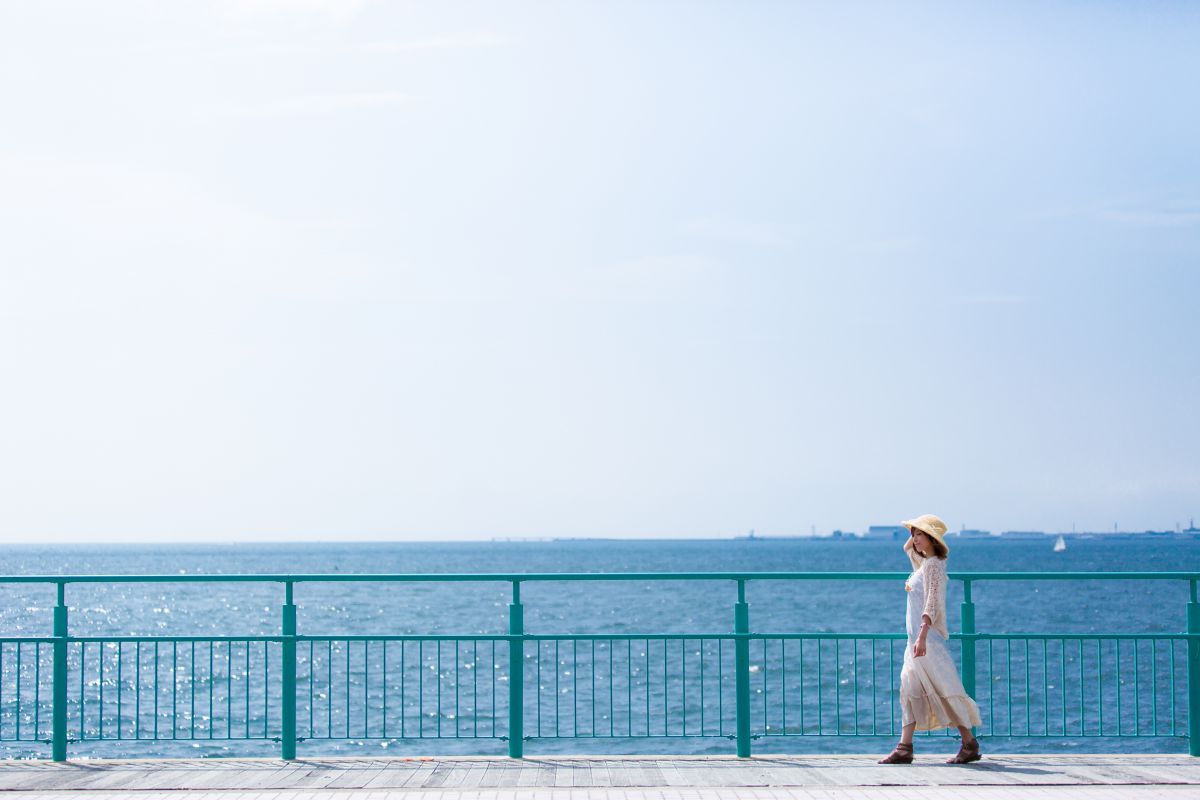 Walking Girl | GANREF