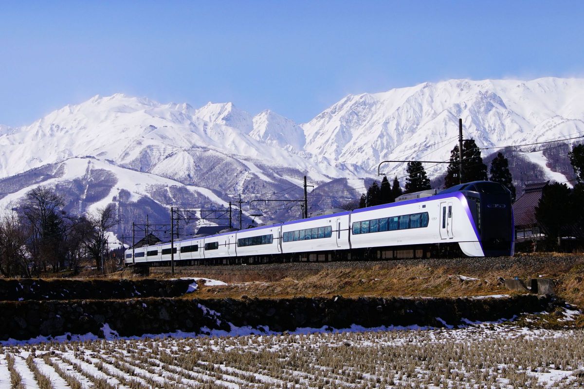 白馬を行くE353 | GANREF