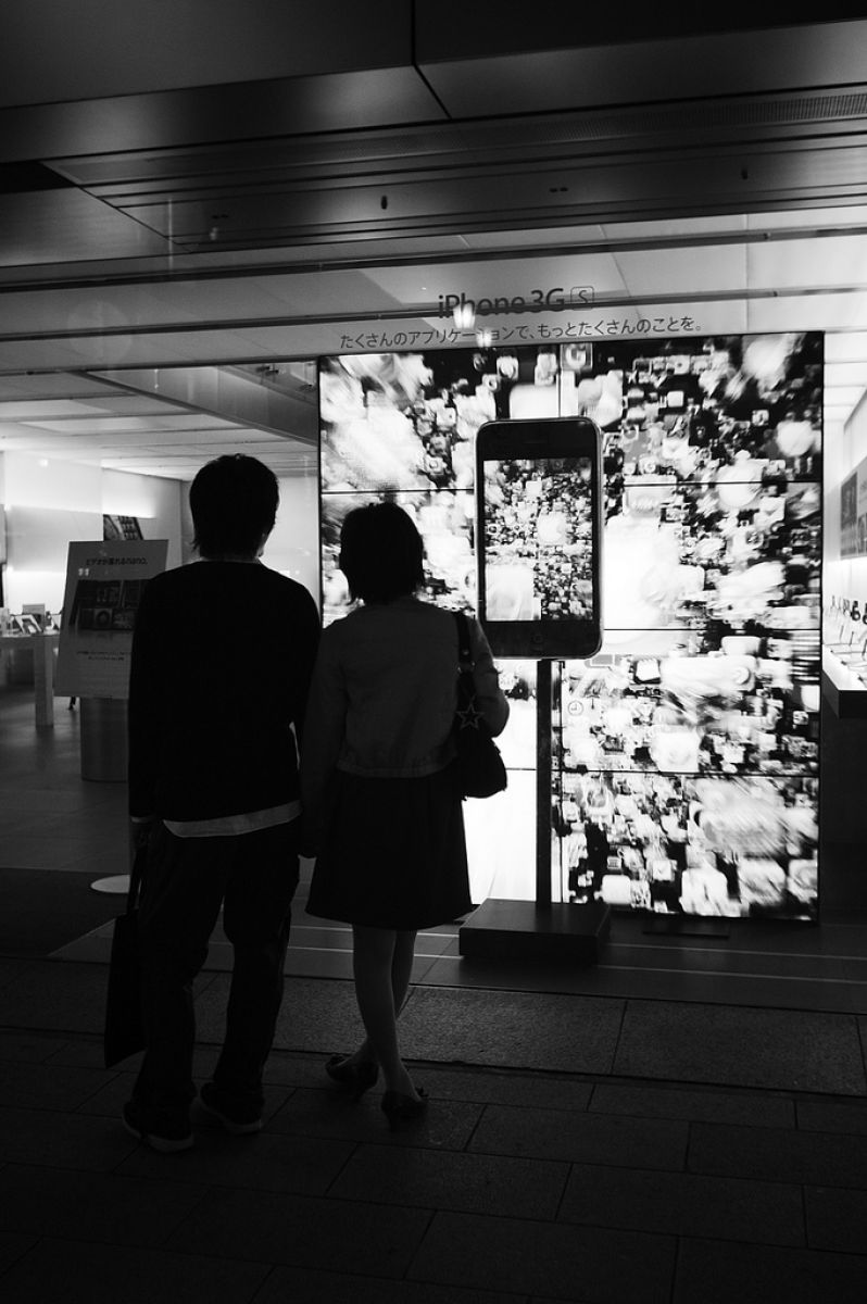 In front of Apple store Ginza | GANREF