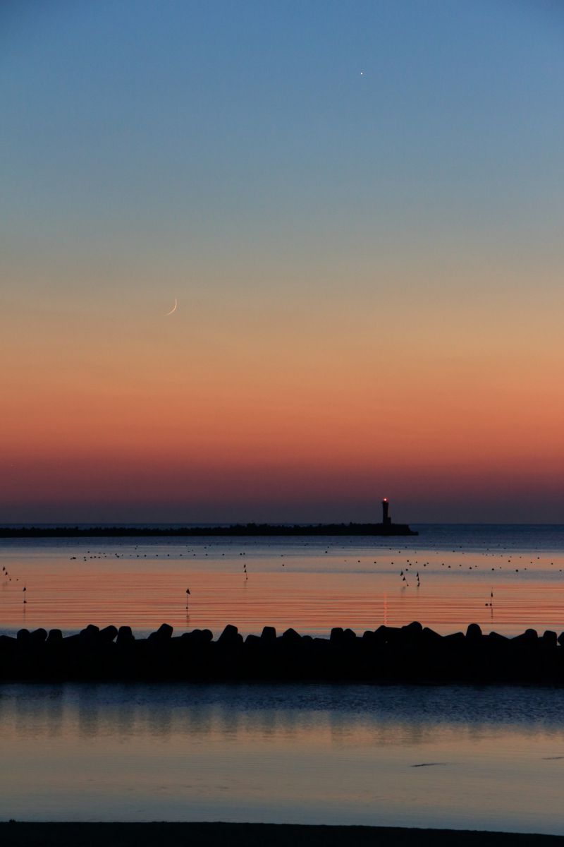 Edge of the moon | GANREF