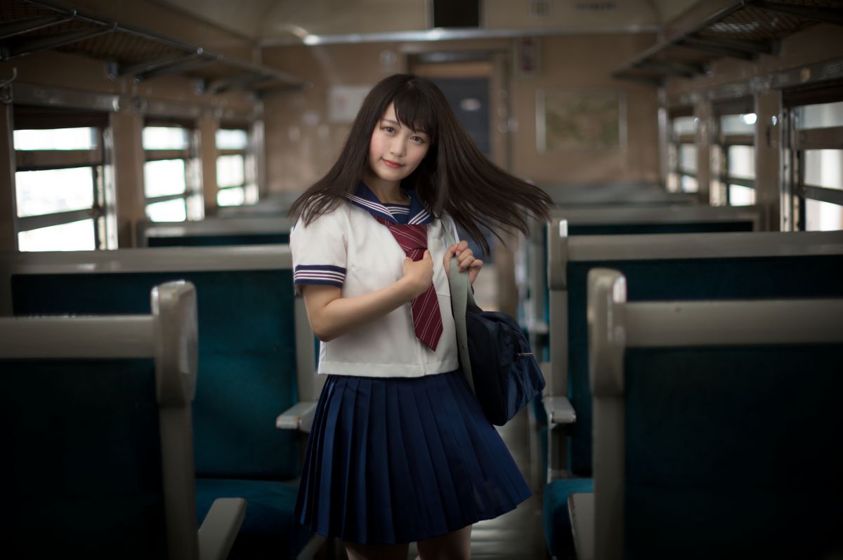 Turning smile | GANREF