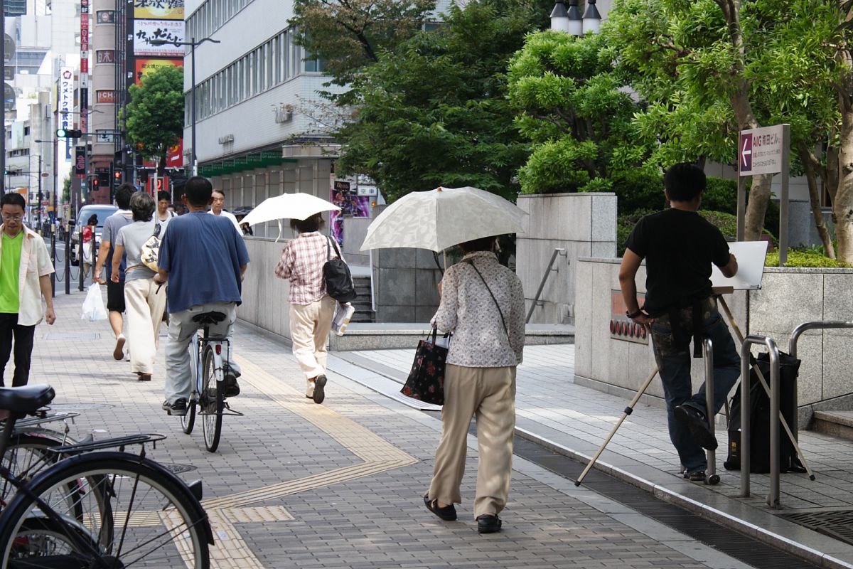 街中でデッサン | GANREF