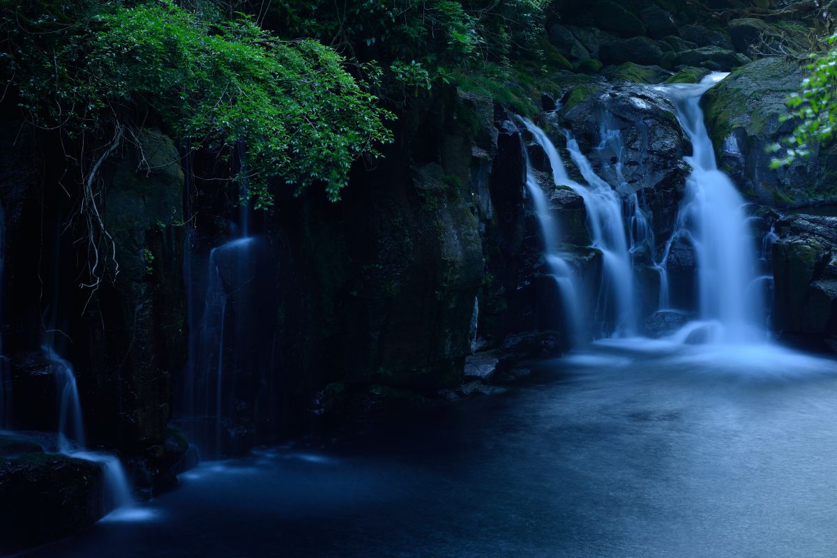 Basin of a waterfall | GANREF