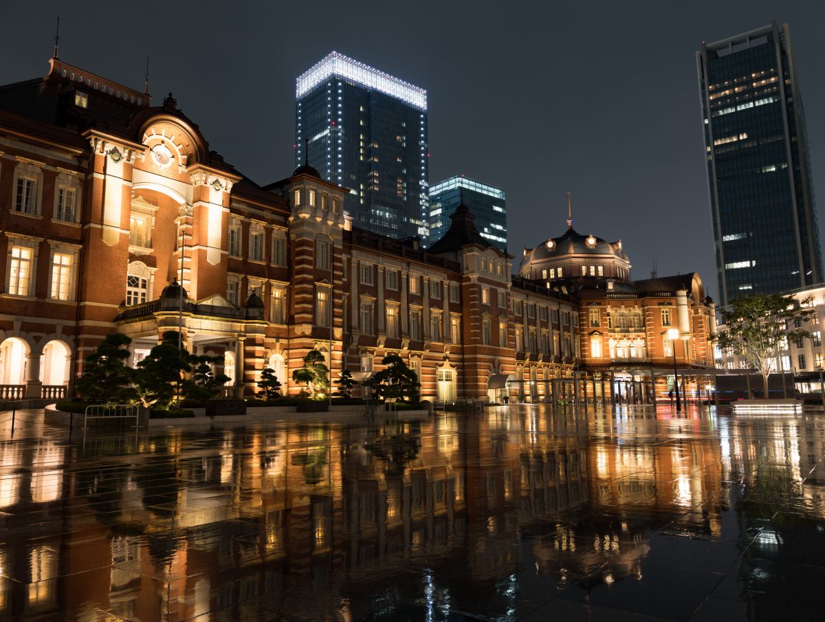 Rainy Tokyo station | GANREF