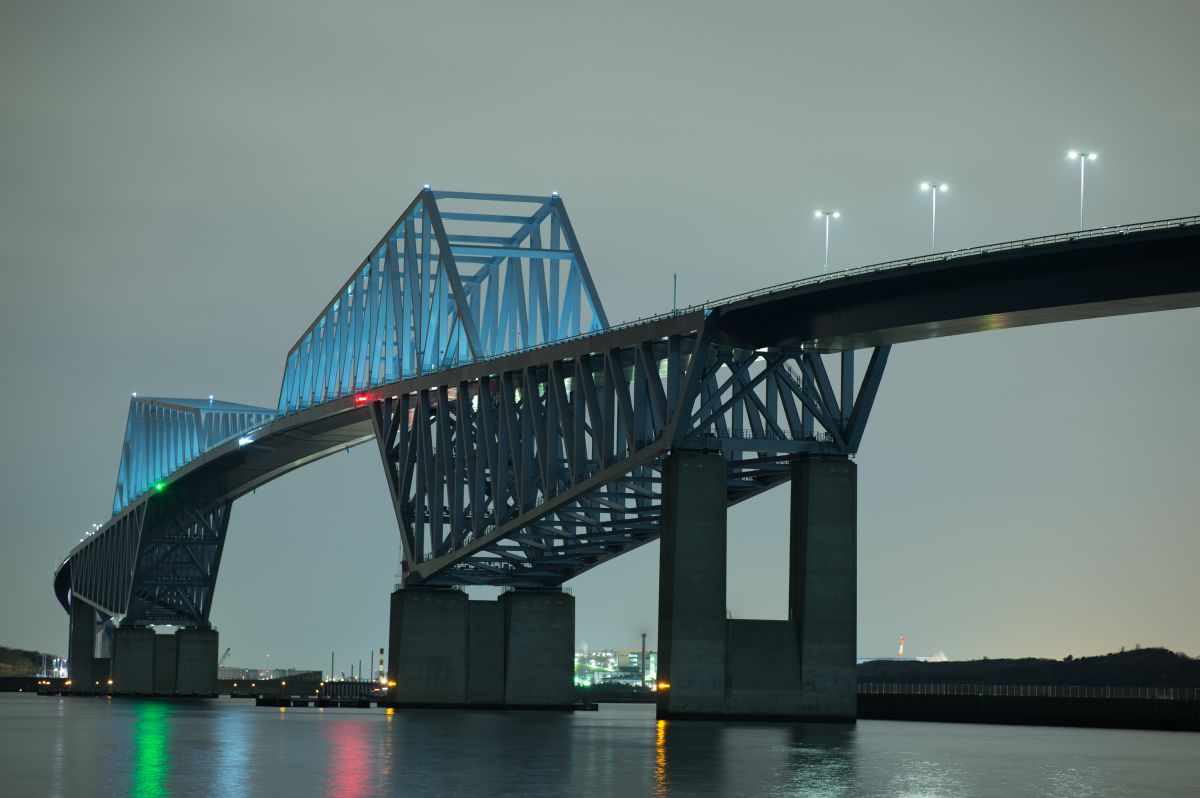 Tokyo Gate Bridge at midnight | GANREF